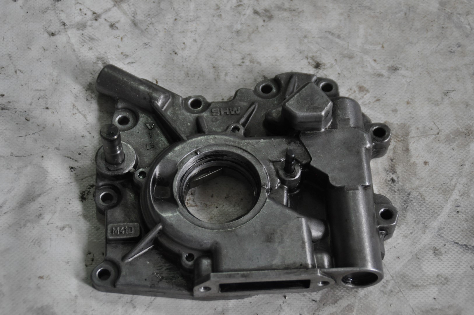 Bomba Óleo BMW 318 TDS - Serviços Auto - PCQAR.PT